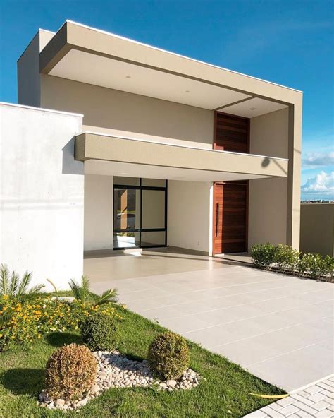 Fachada De Casa T Rrea P Direito Duplo E Porta Painel De Madeira