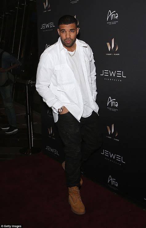 Drake Cancels All Fan Meet And Greets And Vip Packages For His Summer Sixteen Tour Daily Mail