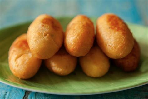 Como fazer bolinhos de mandioca recheados bobó de camarão