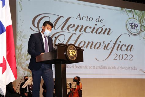 Acto de Entrega de Certificados de Menciones Honoríficas Universidad