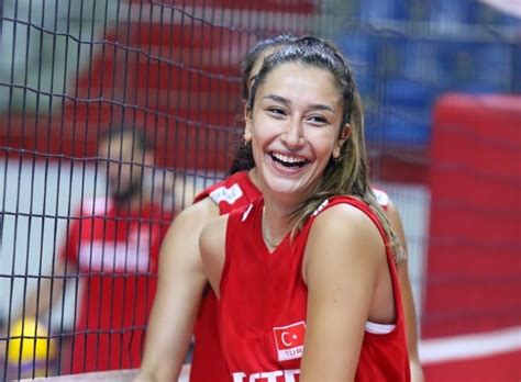 Volleyball panosundaki Pin Voleybol Voleybol oyuncuları Hayranlık