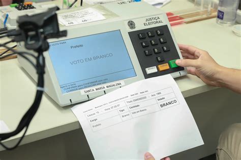 TSE inicia o chamado teste público de segurança das urnas para 2022