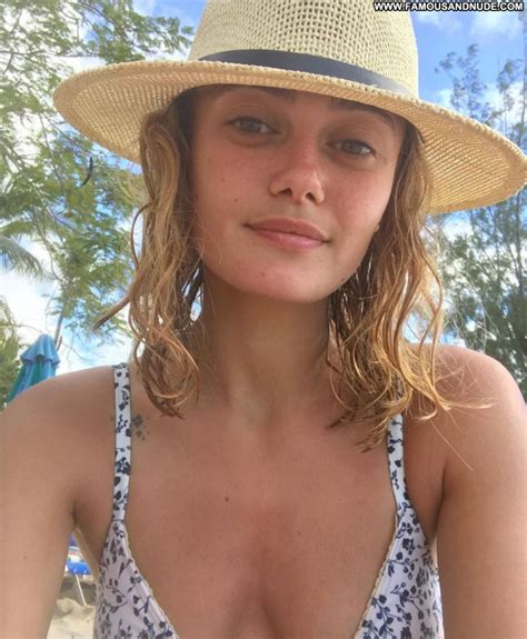Ella Purnell No Source Posing Hot Beautiful Sexy Babe Celebrity