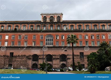 Palacio Real De Naples Palazzo Reale Di Napoli Visto Desde Los Jardines