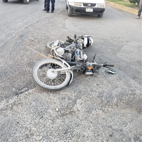 Motociclista se impacta contra camión de carga en Gómez Palacio