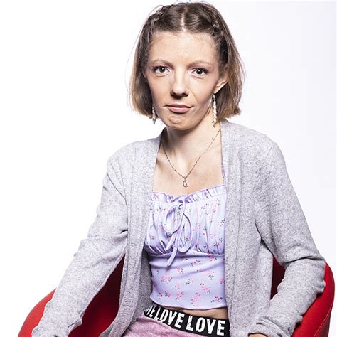 Shopaholic Adel chce obdarovat děti v dětském domově Chci si tím
