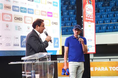 Farma Conde Vôlei São José apresenta o elenco e novos uniformes para
