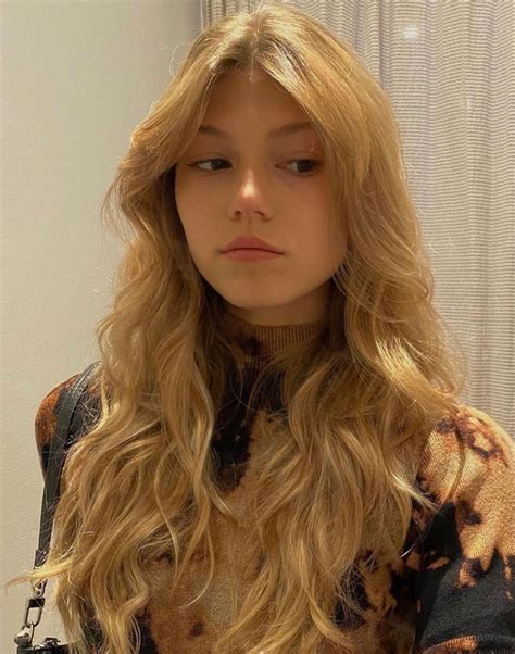 Pin By Marcela Medeiros On ~ Serving Face Blonde Hair Girl Aesthetic Hair Hair Inspo Color