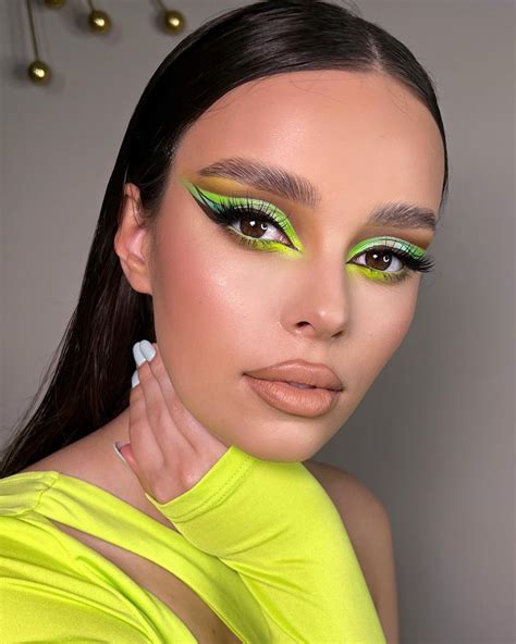 Eye Makeup For Green Almond Shaped Eyes Saubhaya Makeup