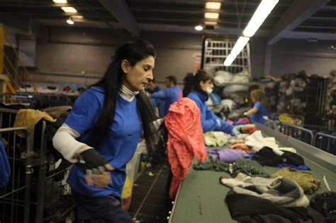 Reciclar Ropa Y Generar Empleo Con La Ropa Usada
