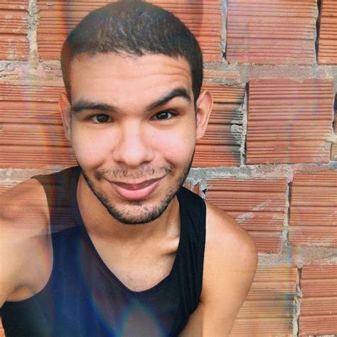 Cearense Vyni conquista público na estreia do BBB 22 confira melhores