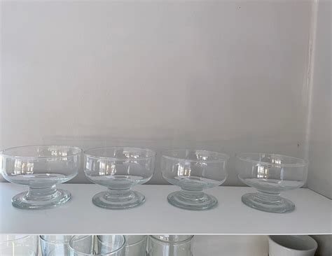 Se produkter som liknar Coupeglas 4 st skålar i glas på Tradera