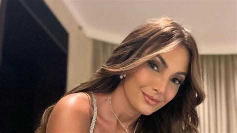 Patrícia Poeta impressiona ao surgir toda produzida para casamento