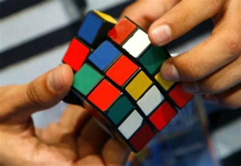 Como resolver um cubo mágico 12 passos