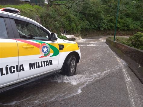 Serra Do Rio Do Rastro Completamente Interditada Ap S Deslizamentos