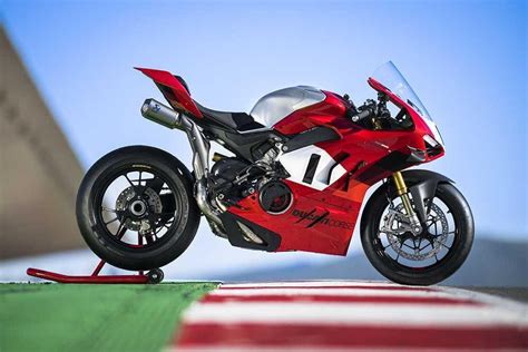 Nuova Ducati Panigale V4R 2023 240 Cavalli Vi Possono Bastare VIDEO