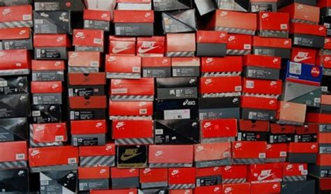 Sneaker Boxes Background X Wallpaper Teahub Io