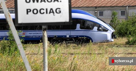Bilet miesięczny w PKP Intercity ma być tańszy Kolejarze szykują obniżki