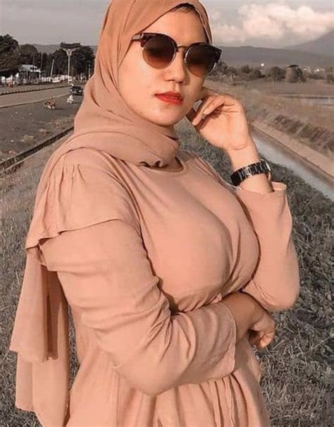 Pin By Frz On Girl Hijab Beautiful Hijab Beautiful Dresses For Women
