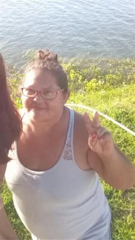 Mulher é assassinada dentro de casa tiro de espingarda e marido é