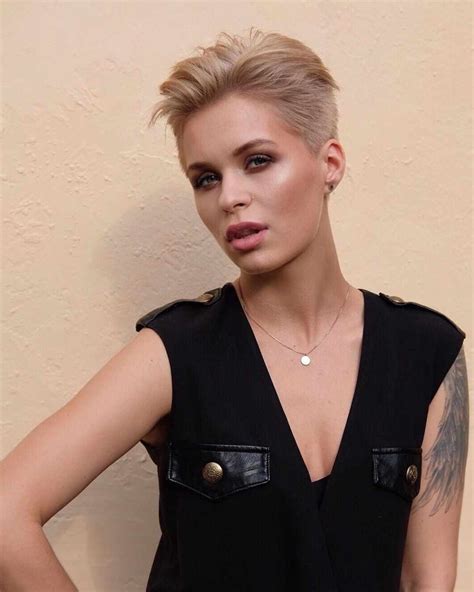 Pixie Bob Haircut Medium Bob Haircut Short Pixie Haircuts Bobs
