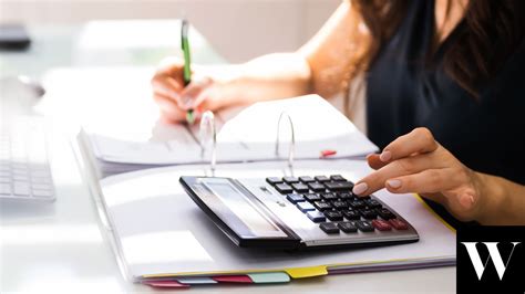 Księgowy Księgowa kim jest i czym się zajmuje The Worker