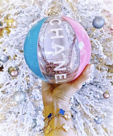 Limelight Nova Chanel Pre Owned Chanel Beach Ball Minaudière