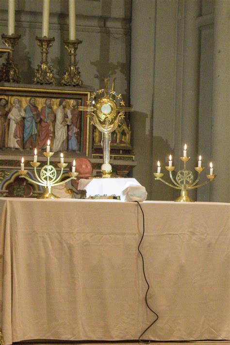 Adoration du Saint Sacrement Les paroisses catholiques de Saint Lô