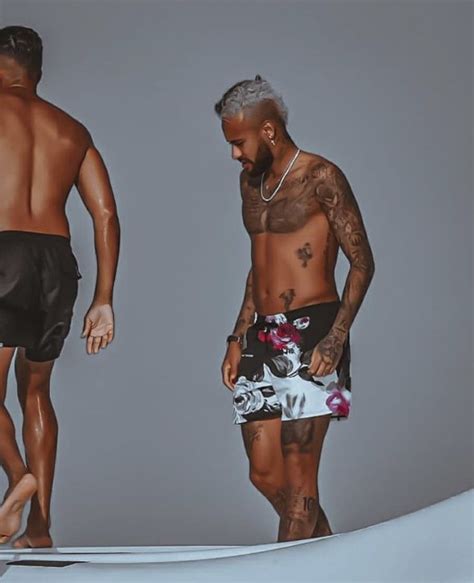 Pin de Cássia Tostes em Neymar Jr Neymar 11 Neymar brasil Ney