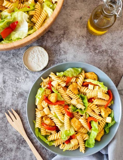 Salade de pâtes au poulet au curry et poivrons rouges J ai si faim