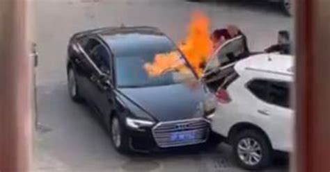 Hombre Se Prende Fuego Dentro De Auto Tras Chocar Y Atropellar Personas