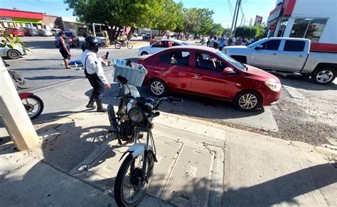 Tres lesionados entre ellos un bebé en choque de moto y auto en Mazatlán