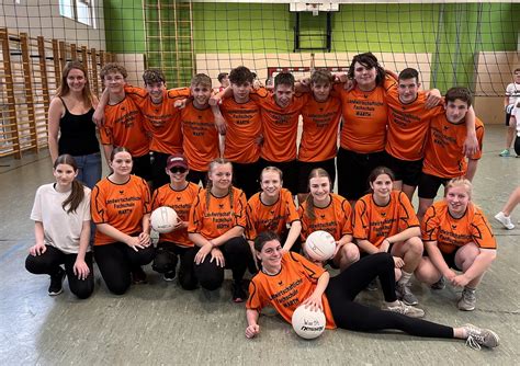 NÖ Volleyballturnier Fachschule Warth holt zweimal Gold und einmal