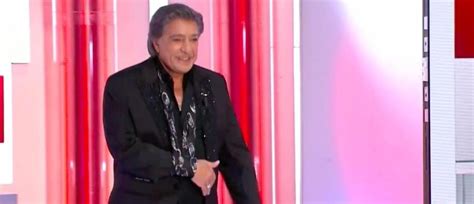 Le chanteur Frédéric François débarque sur le plateau de Vivement