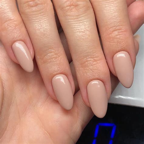 Why Almond Nails Are Trending For 2019 Subtle Nails Almond Acrylic
