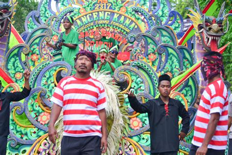 6 Gambar Pakaian Adat Jawa Tengah Semarang Solo Beserta Ciri Khasnya