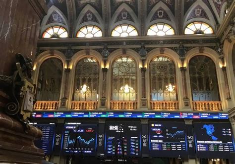 El Ibex 35 Cae Un 0 25 Pero Aguanta El Nivel De Los 9 500 Puntos En Su