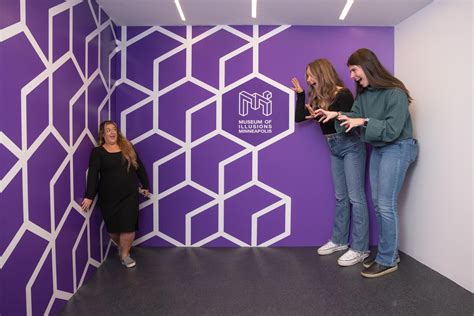Le Musée de lillusion sinstalle à Bordeaux avec ses jeux de miroirs