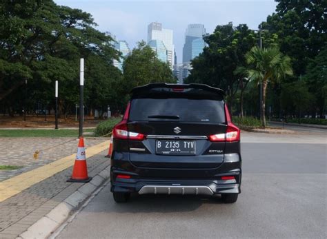 Artikel Hyperlocal Ketahui Cara Jaga Jarak Aman Berkendara Mobil
