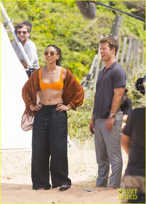Sydney Sweeney Glen Powell Hit The Beach To Film Mystery Rom In