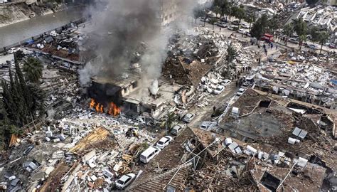 Terremoto In Turchia Oltre 11 Mila Morti Bimbi Estratti Vivi Dalle