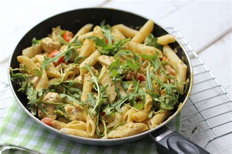 Pasta Kip Pesto Saus Lekker En Simpel Bloglovin