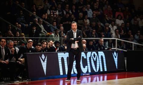 Basket Luca Banchi Presenta Il Play In Della Virtus Bologna A Istanbul