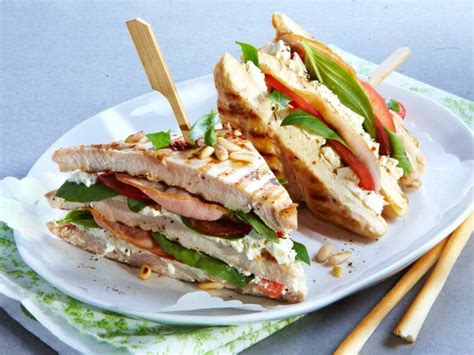 Club Sandwichs De Poulet Au Bacon Et Basilic Recettes Recette Sur