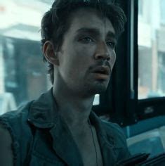 Klaus Hargreeves N 4 TUA Robert Sheehan Klaus Umbrella