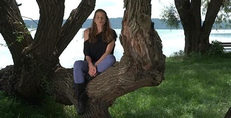 Di là dal fiume e tra gli alberi Documentario