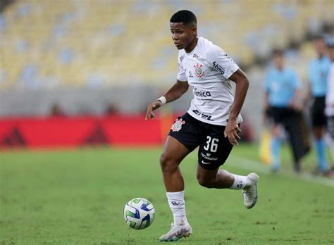 Corinthians decide após Wesley ser disputado por 2 gigantes da Europa