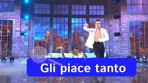 L Ex Ballerino Che Tanto Divide Il Pubblico Con I Suoi Aspri Giudizi Si