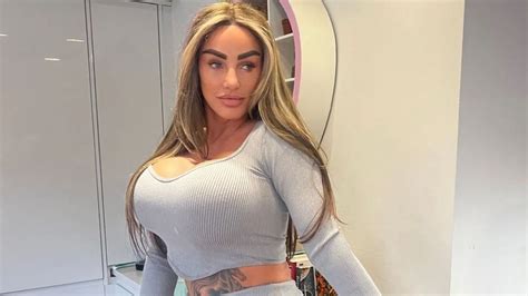 Neue Brust OP Katie Price präsentiert ihren Riesen Busen