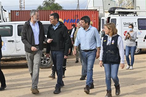 Fotos Los Reyes en la zona cero de la DANA en Valencia Imágenes